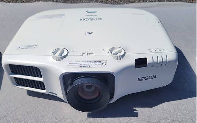 High End Heimkino-Beamer Epson 4000 ANSI-Lumen | Kaufen auf Ricardo