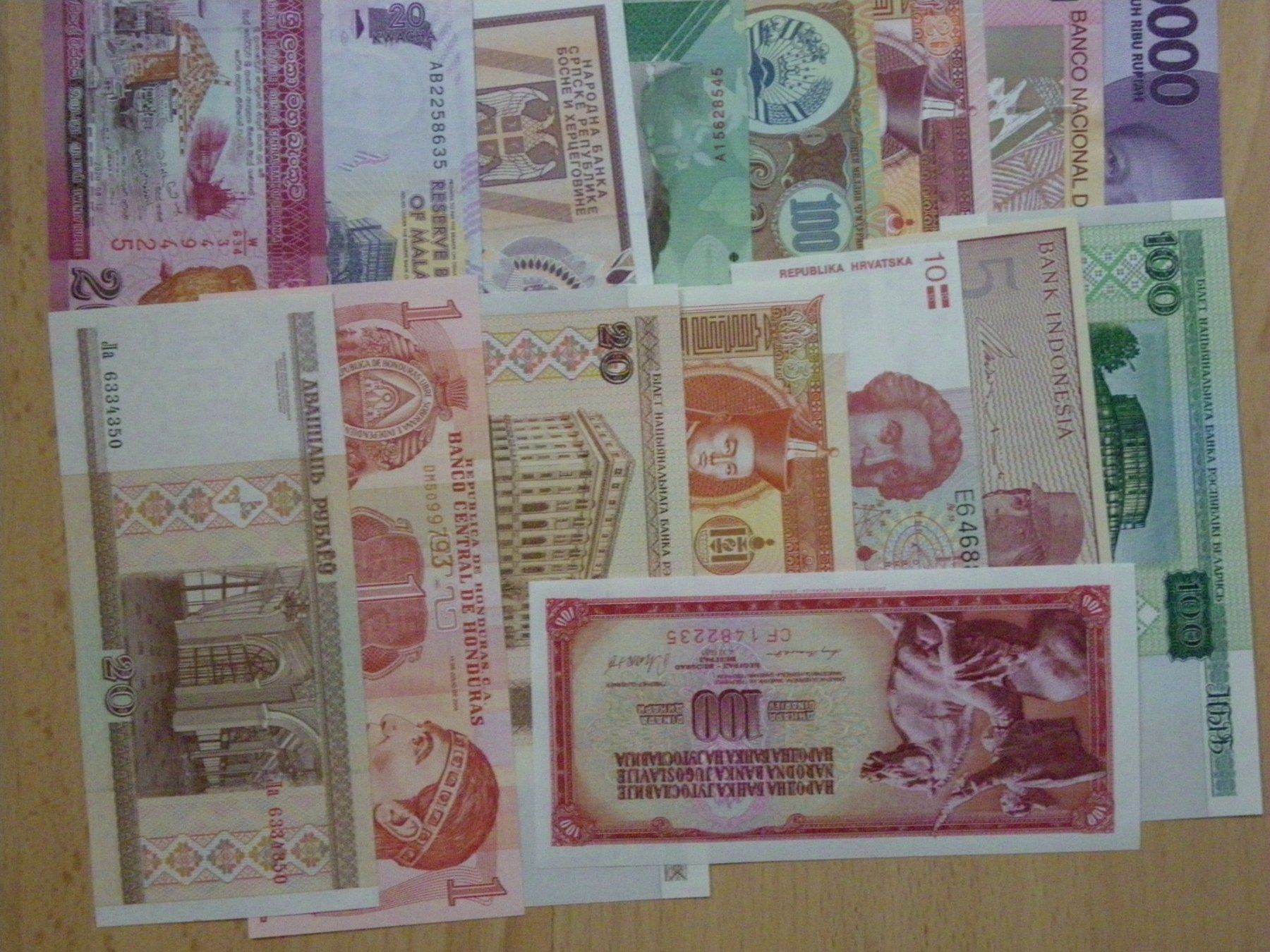 44 x Diverse Sammlung auslaendischer Banknoten - Top Zustand (Neu ...