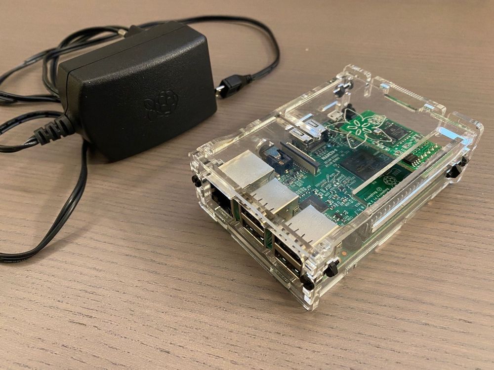 Raspberry Pi 3B mit Case und ZWave Stick | Kaufen auf Ricardo