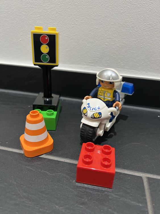 Lego Duplo / Motorradpolizist / 5679 (Gebraucht) in Oberentfelden für ...