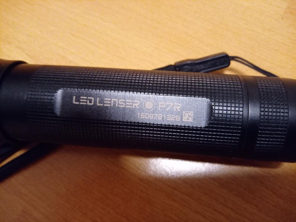 Led Lenser P7R mit neuem Leder Holster und USB Auto Adapter (Gebraucht ...