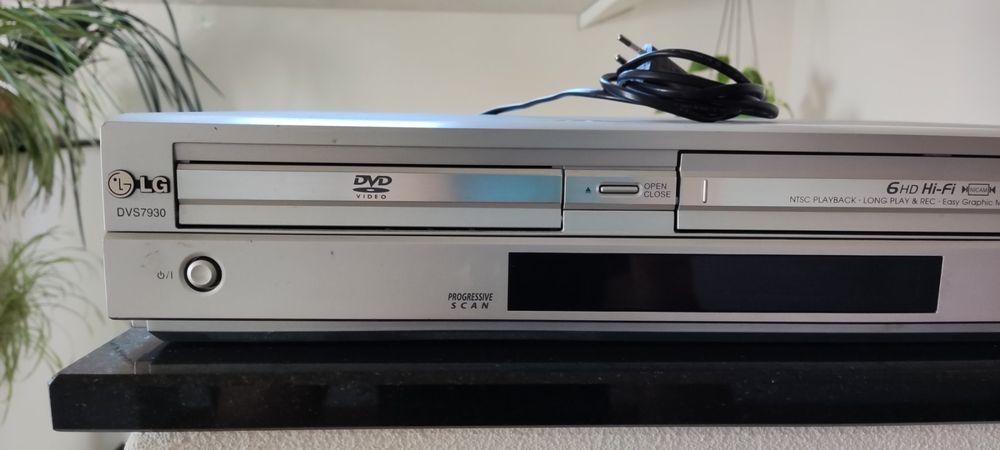 DVD & VHS Videorecorder DVS7930 von LG | Kaufen auf Ricardo