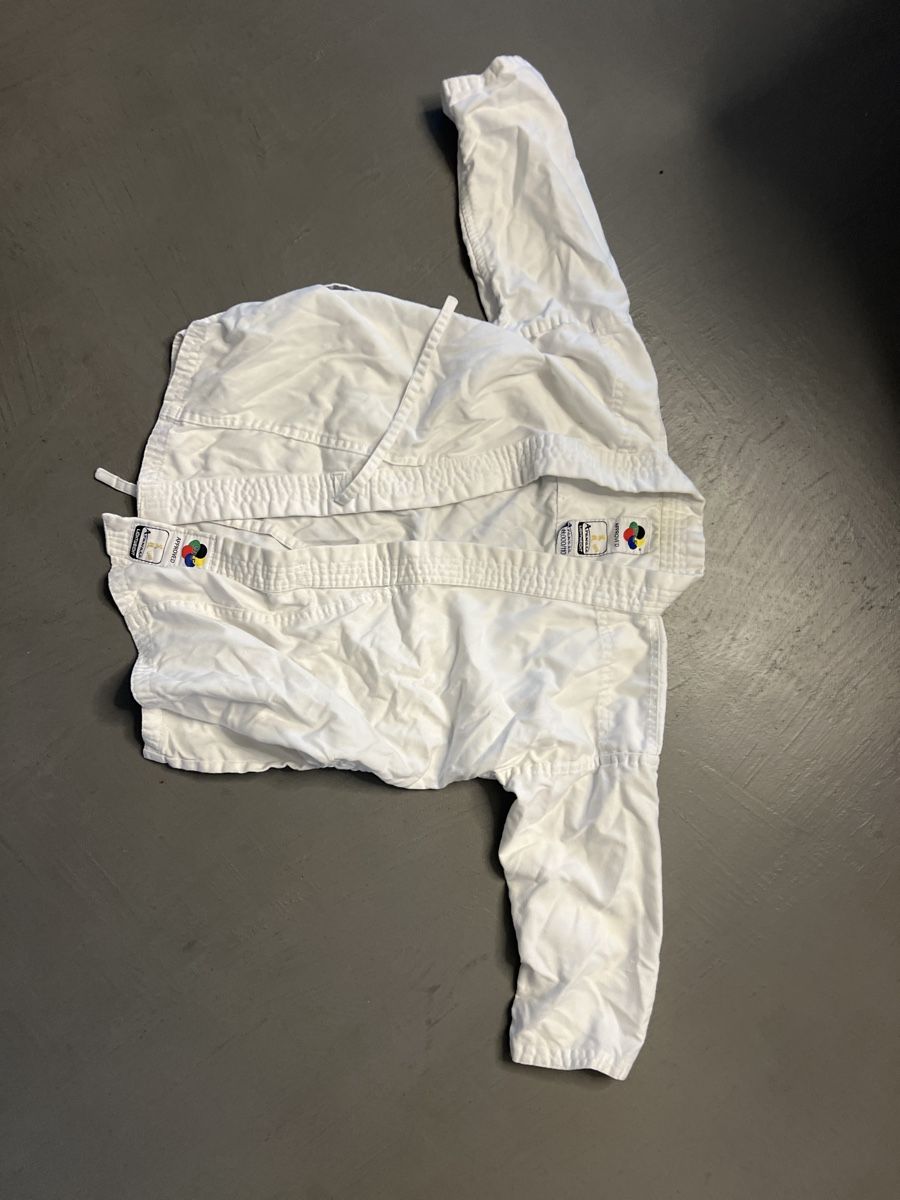 Karate Kimono Kinder Größe 128 (Gebraucht) in Mettmenstetten für CHF 15 – mit Lieferung auf ...
