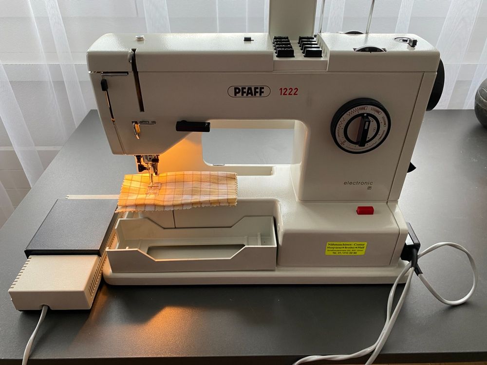 AUS ERBSCHAFT, Nähmaschine PFAFF 1222 mit Zubehör | Kaufen auf Ricardo
