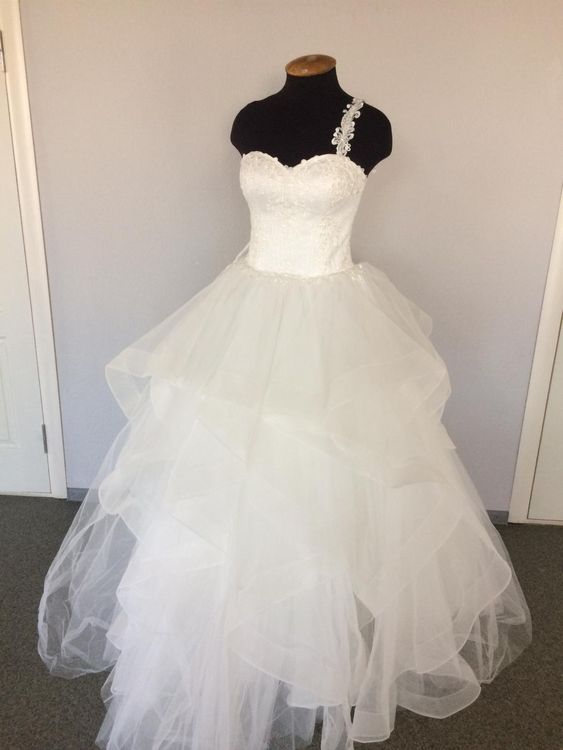 Hochzeitskleid (Neu und originalverpackt) in Volketswil für CHF 450 – nur Abholung auf Ricardo ...