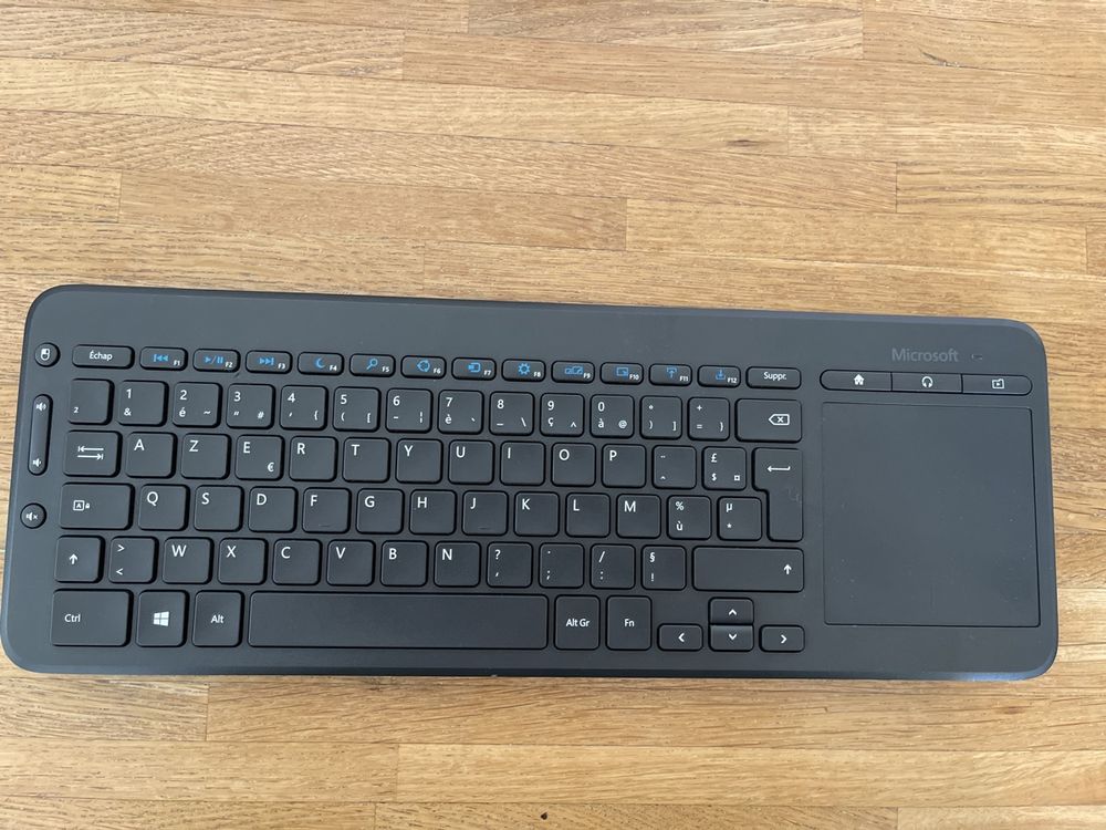 Clavier Microsoft sans fil - avec trackpad (Gebraucht) in Cormérod für ...