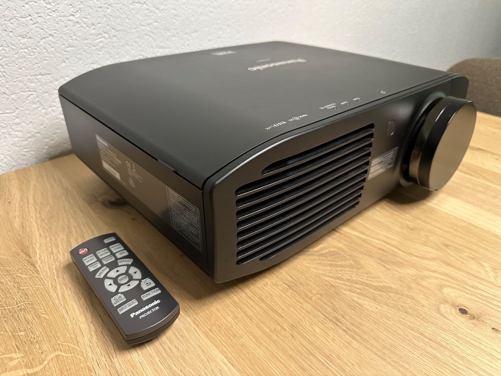 Panasonic PT AT 6000 Highend Segment FullHD Heimkino Beamer | Kaufen ...