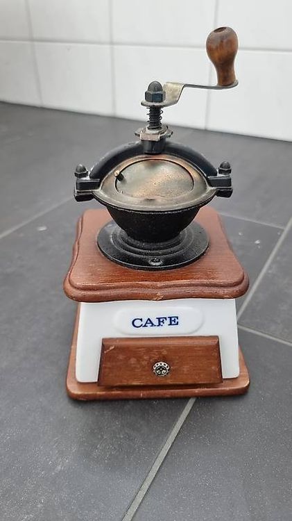 echte antike Kaffeemühle | Kaufen auf Ricardo