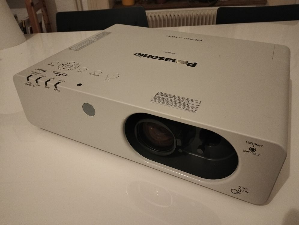 Panasonic PT-FW430 (It works, but the lamp's life is over) (Gebraucht ...