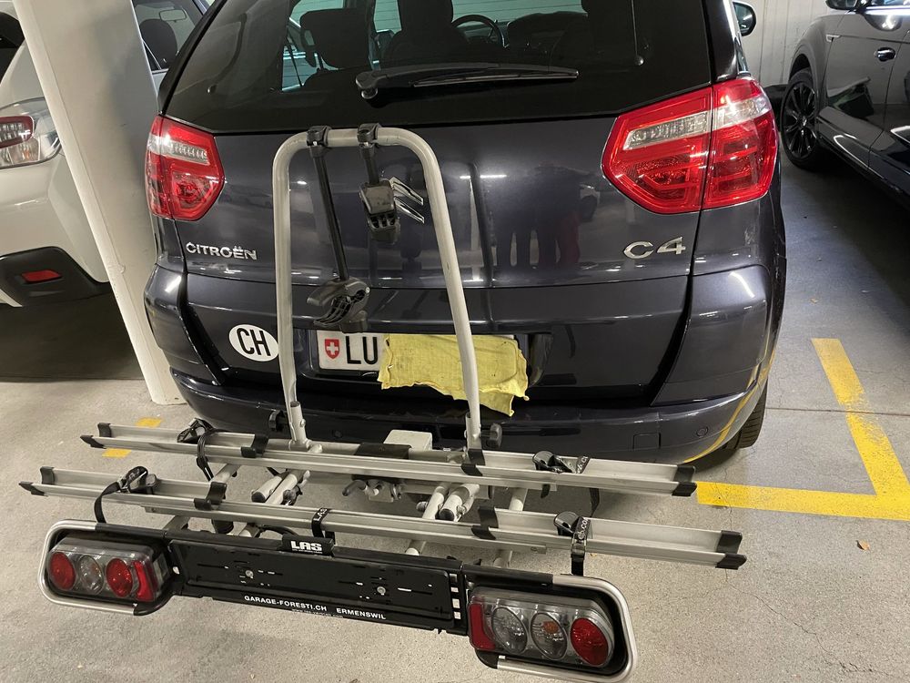 Auto Integrierter Fahrradtrãger
