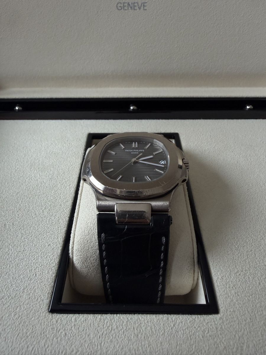 Patek Philippe Nautilus 5711G – White Gold – Full Set – 2008 (D ...