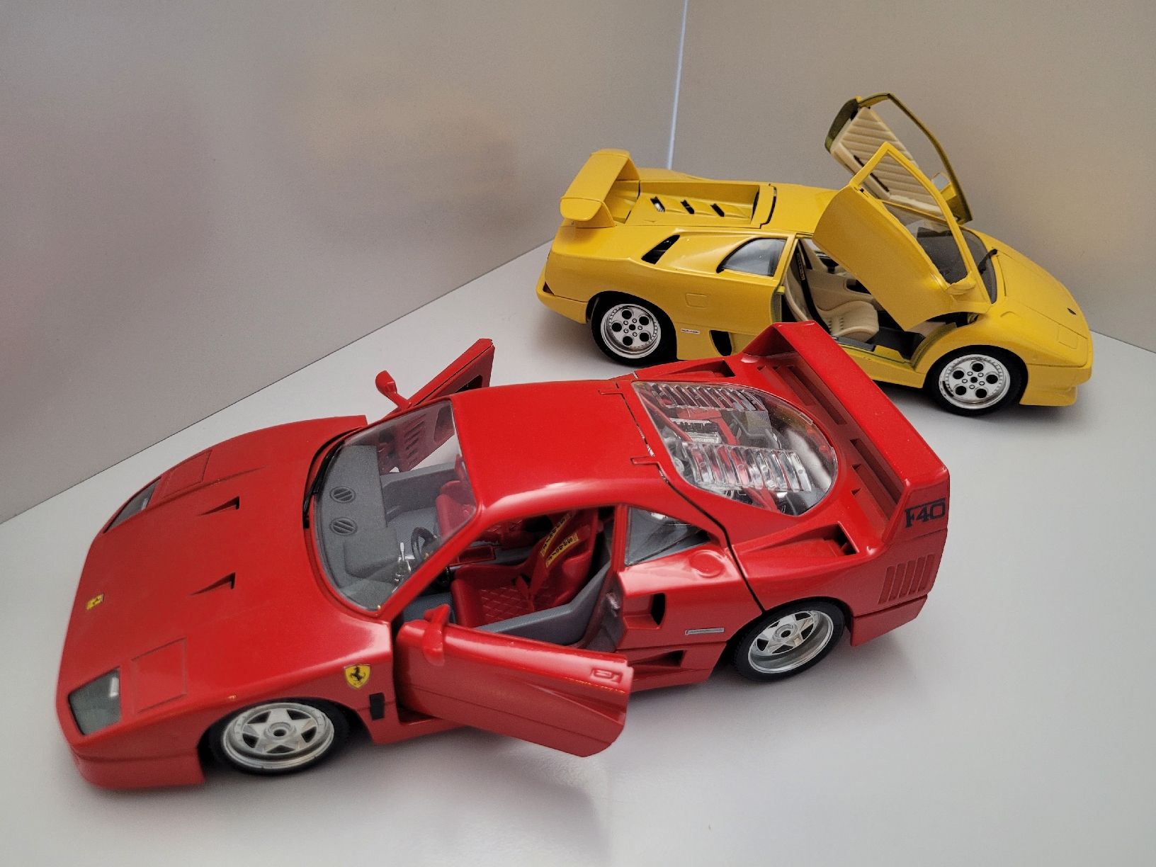 Ferrari F40 1/18, Lamborghini Diablo 1/18 (Bburago) (Neu (gemäss ...