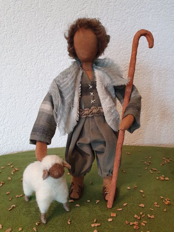 Krippenfigur Schwarzenberg: Hirte mit Schaf (Neu und originalverpackt ...