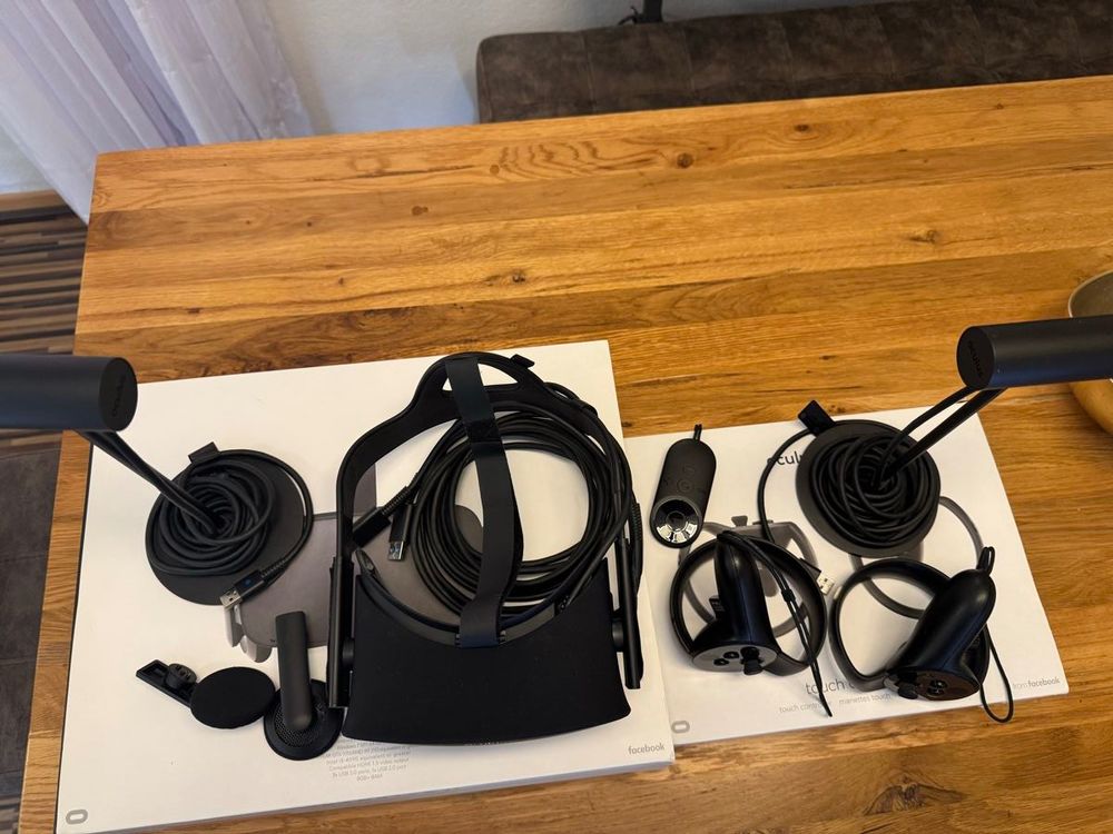 Oculus Rift +Touch Bundle (Gebraucht) in Buchs ZH für CHF 59 – mit Lieferung auf Ricardo kaufen