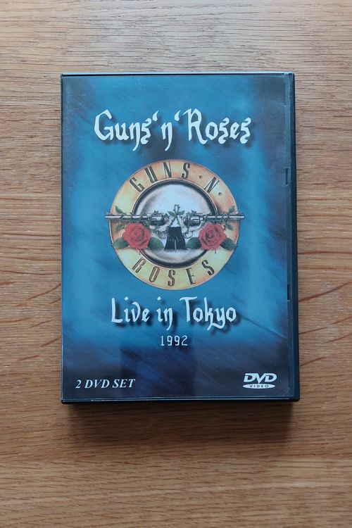 Guns'n'Roses - Live in Tokyo (2 DVD) (Gebraucht) in Küsnacht ZH für CHF 4 – mit Lieferung auf ...