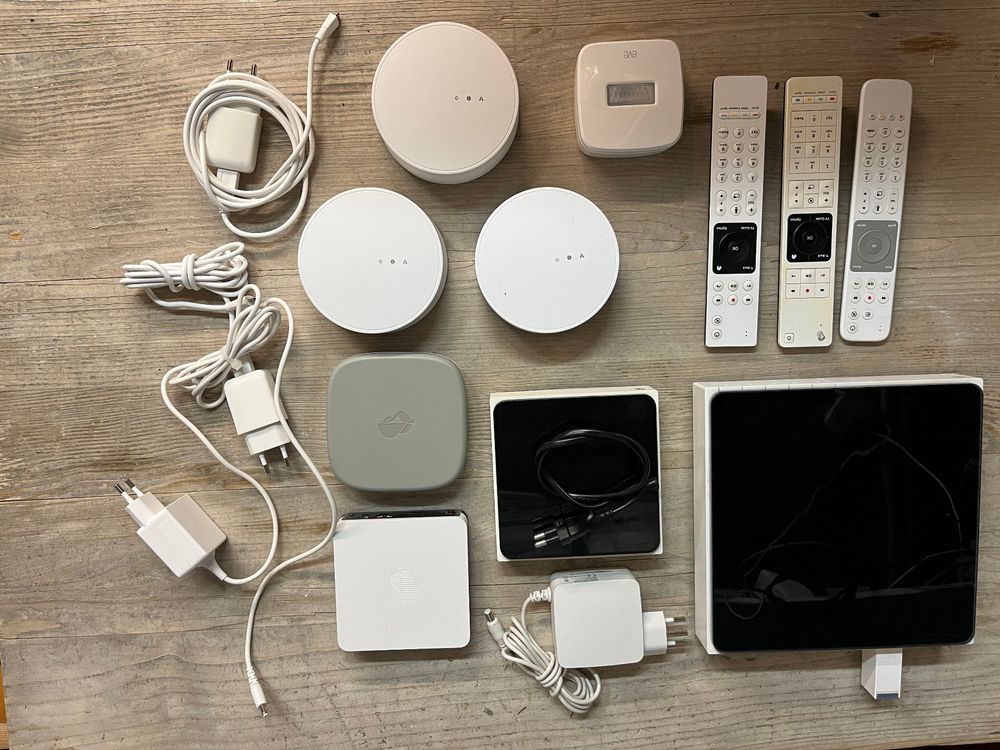 Div. Swisscom Boxen, Ikea Tradfri Router, Eve Sensor (Gebraucht) in ...