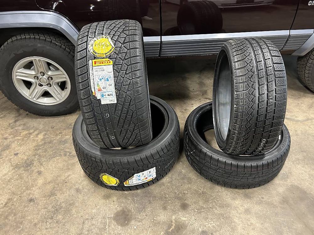 Pirelli 305 35 20 & 245 35 20 (Gebraucht) in freienbach für CHF 999 ...