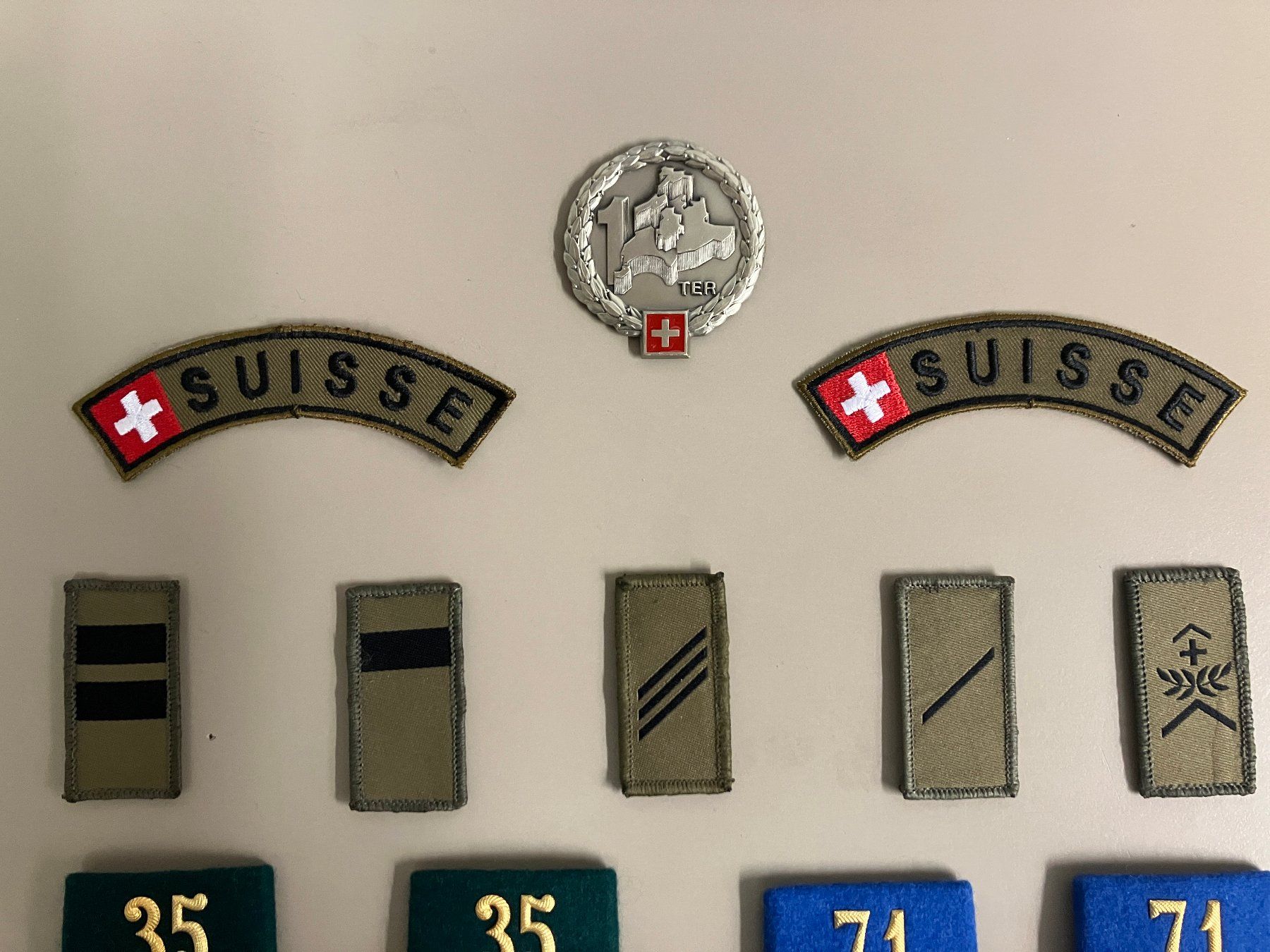 Abzeichen Set Swiss Army, 12 Stk. (Gebraucht) in Riedholz für CHF 20 ...