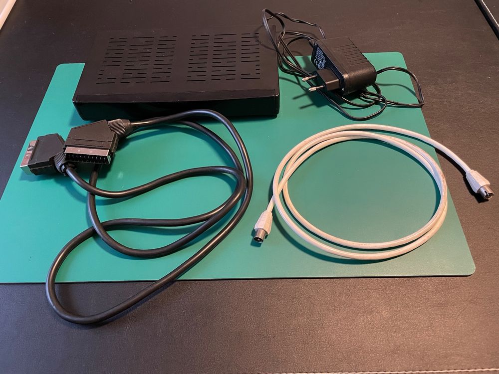 UPC TV Box mit verschiedenen Kabeln: Scart, Audio (Gebraucht) in ...