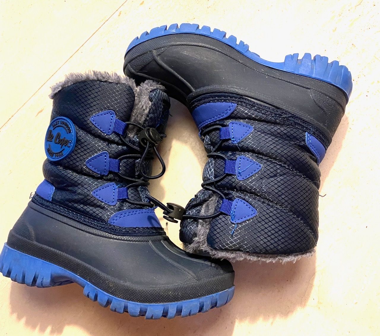 Lee Cooper Winterstiefel, Gr. 28, Knaben, neuwertig! (Gebraucht) in Uster für CHF 20 – nur ...