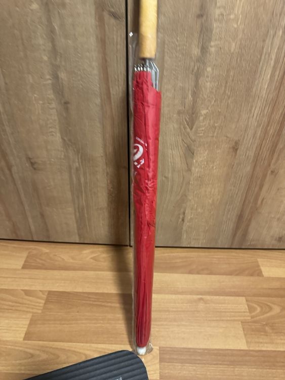 Parapluie Coca-Cola rouge neuf avec poignée en bois, (D'occasion) à ...