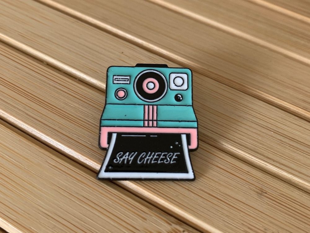 Pin Polaroid Kamera (Neu und originalverpackt) in Geneve für CHF 1.7 ...