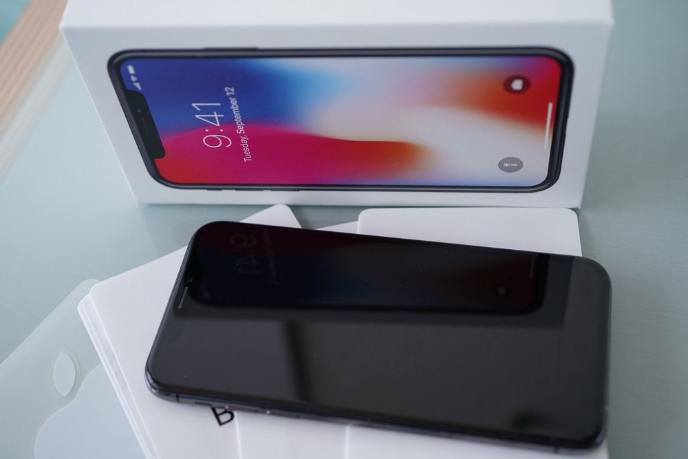 Apple iPhone X, Space Gray, 256GB - BLACK (MQAF2ZD/A) | Kaufen auf Ricardo