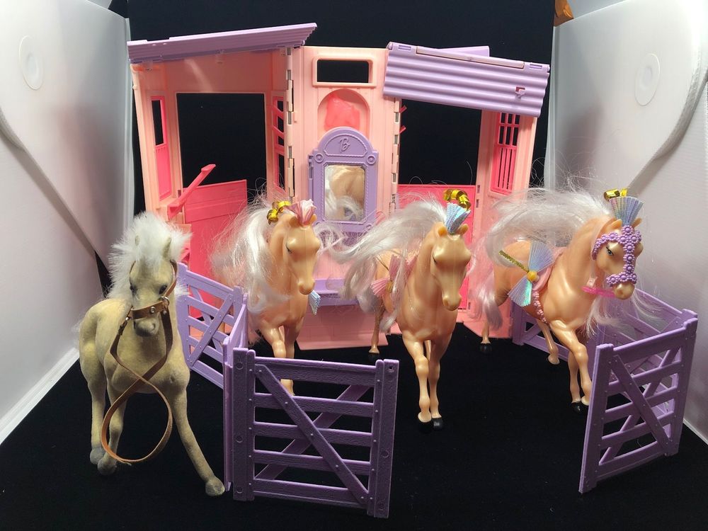 Barbie Reitstall mit 4 Pferden (Gebraucht) in Muttenz für CHF 7 – mit ...