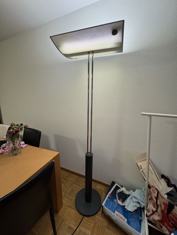 helle Stehlampe mit Bewegungssensor (Gebraucht) in Wil SG für CHF 1 – nur Abholung auf Ricardo ...