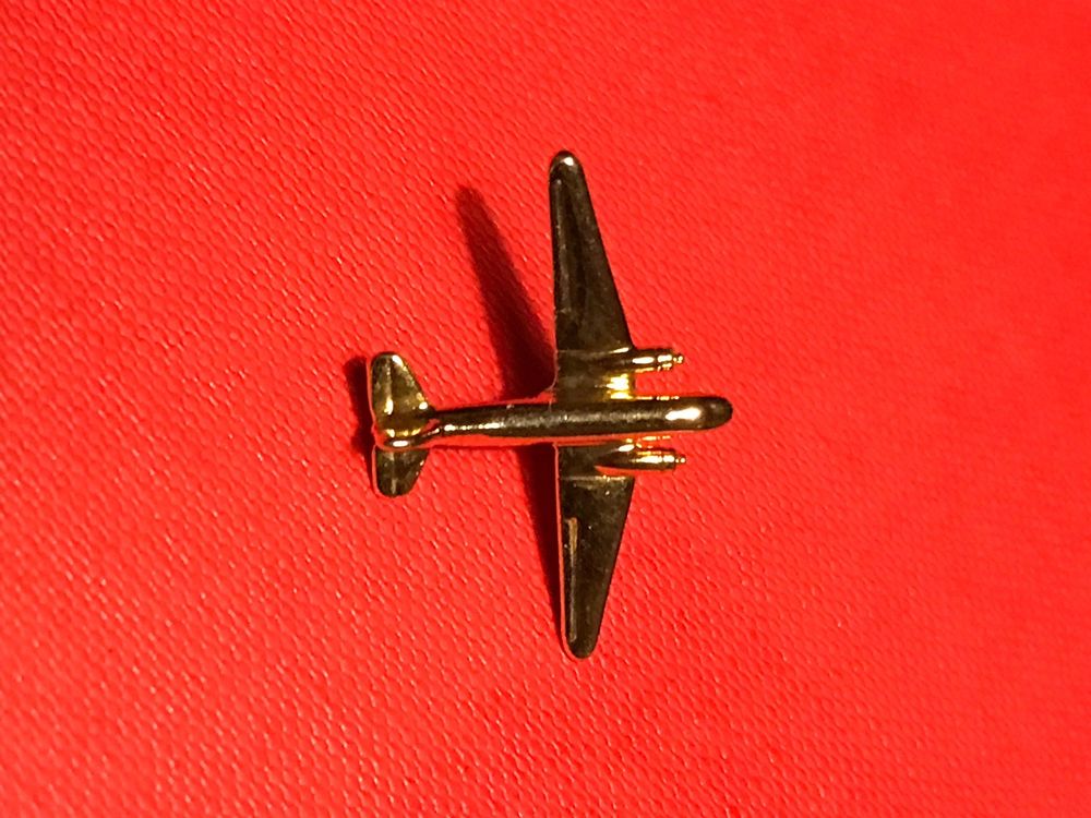 Pin Flugzeug DC3 Goldoptik | Kaufen auf Ricardo