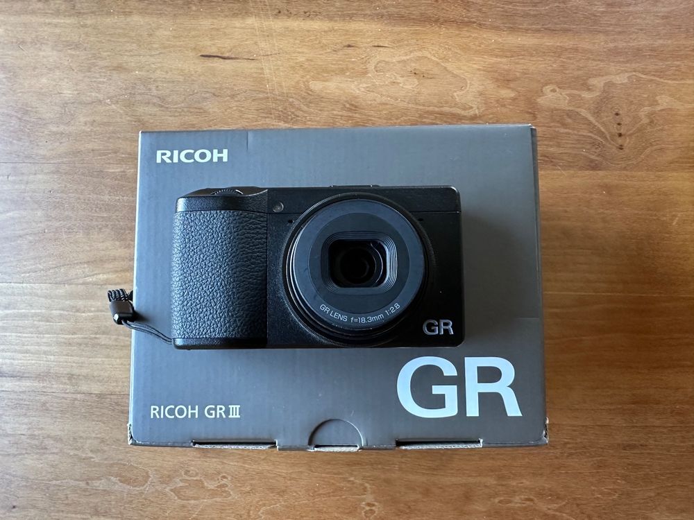 Ricoh GR iii mit viel Zubehör (Gebraucht) in Thalwil für CHF 840 – mit Lieferung auf Ricardo kaufen