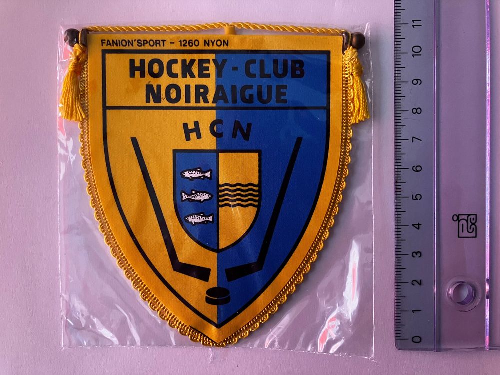 Vintage Fanion/Wimpel HC NOIRAIGUE (Neu und originalverpackt) in Gland für CHF 5 – mit Lieferung ...