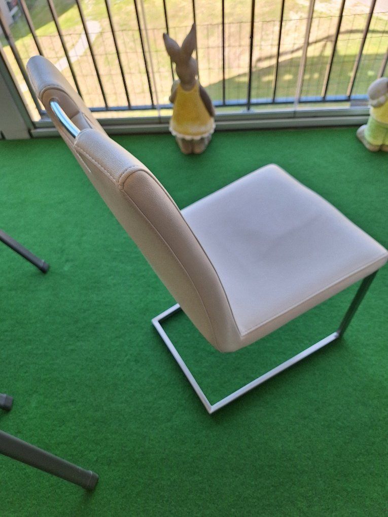 4 chaises de salle à manger, Selon photos (Gebraucht) in Saxon für CHF ...