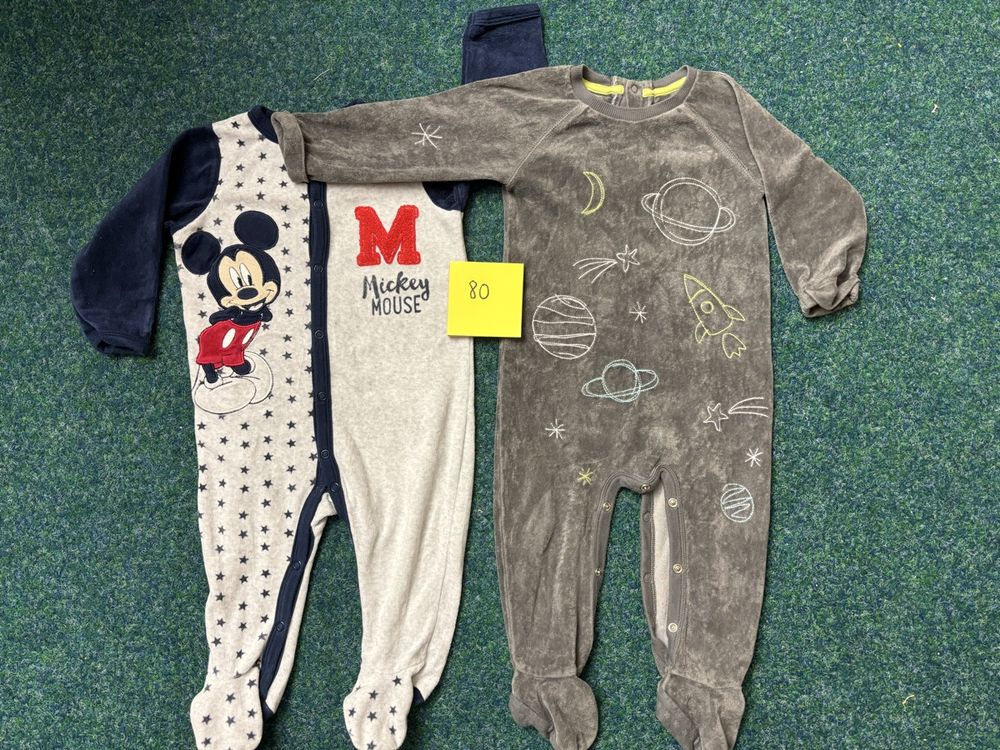 2 Pyjamas Baby G.80 (Gebraucht) in Baden für CHF 1 – mit Lieferung auf ...