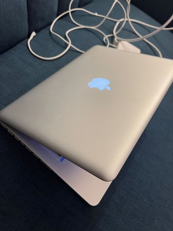 Apple MacBook Pro 9.2 Top Zustand mit Ladegerät | Kaufen auf Ricardo
