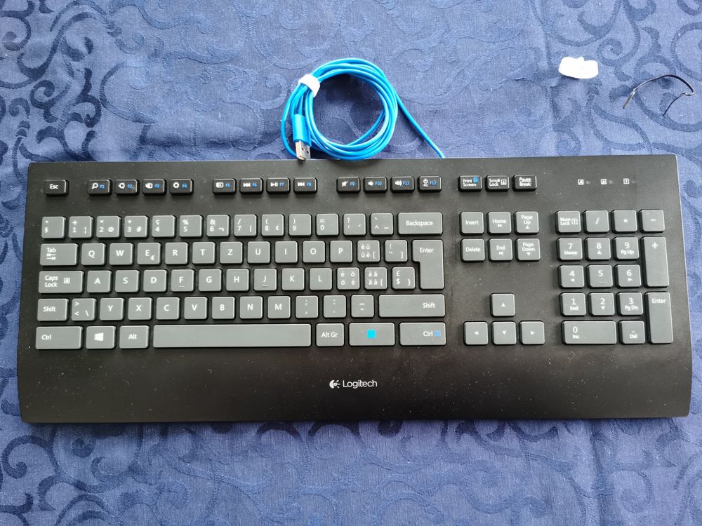 USB Tastatur Logitec K290 schwarz/blau Deutsch-CH-Layout (Gebraucht) in Rümlang für CHF 1 – mit ...