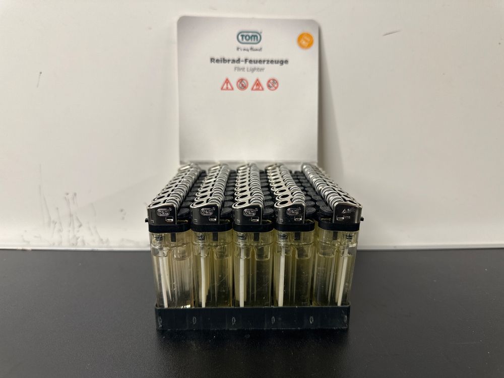 Neu Display Reibrad- Feuerzeug 50x) (Neu und originalverpackt) in Inwil für CHF 4 – mit ...