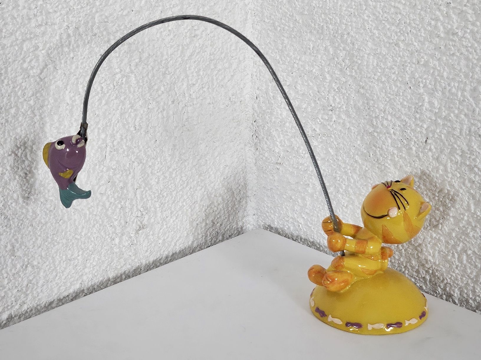Gelbe Katzen-Figur mit Angel und Fisch, Top Zustand! (Gebraucht) in ...