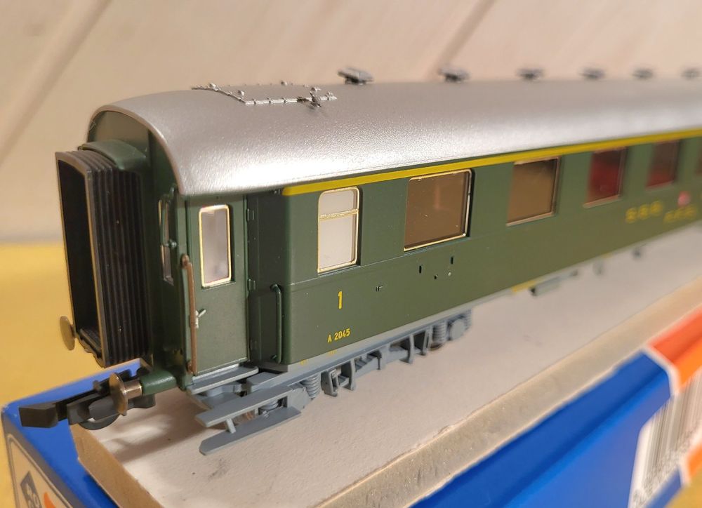 SBB - ROCO - 44880 - RIC - Wagen 2045 - 1.Klasse (Neu (gemäss Beschreibung)) in Biel/Bienne für ...