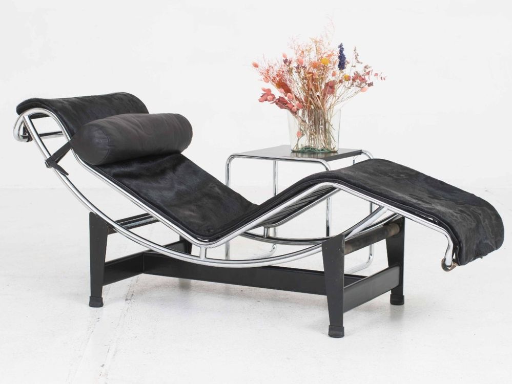 Cassina LC4 Chaise Longue von Le Corbusier - schwarzes Fell (Gebraucht ...