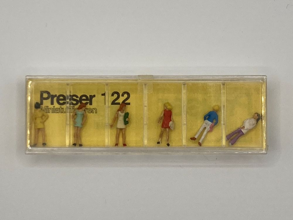 Preiser 122 H0 Stehende Damen (Neu und originalverpackt) in Neukirch a ...