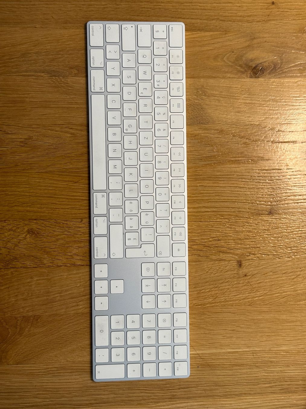 Apple Magic Keyboard mit Ziffernblock – QWERTZ, Silber/Weiss (Gebraucht ...