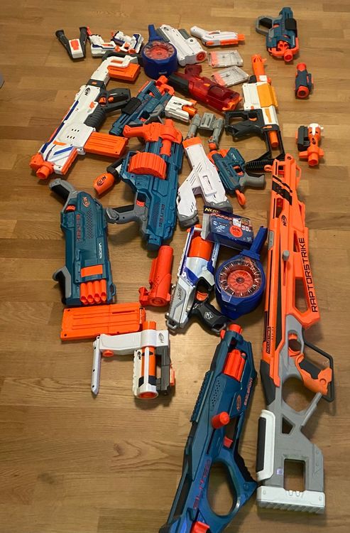 Nerf Waffen Sammlung: Elite, Accustrike und Zubehör (Gebraucht) in ...