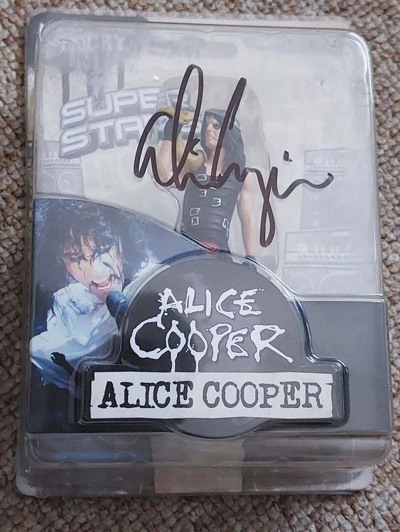 Alice Cooper - Original in person Autogramm auf Figur - rar (Gebraucht ...
