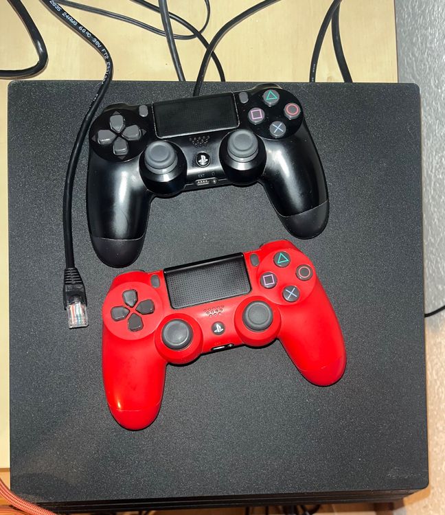 Sony Playstation 4 Pro, 2 Controller (Gebraucht) in winterthur für CHF 111 – mit Lieferung auf ...