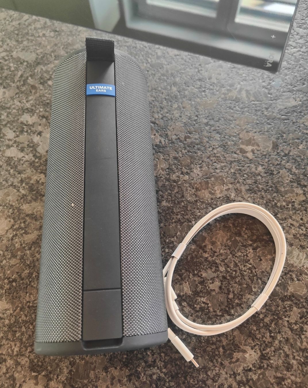 Neuwertige Ultimate Ears Mega Boom 4 mit Garantie bis Sep.26 (Neu ...