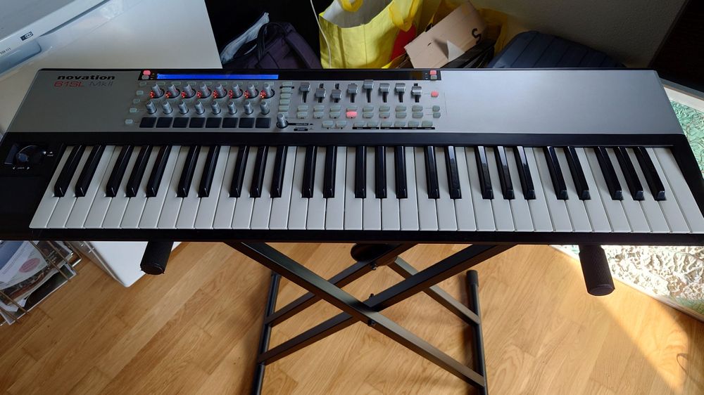 Novation SL61 Mk II Midi Keyboard + gratis Keyboard Ständer (Gebraucht ...