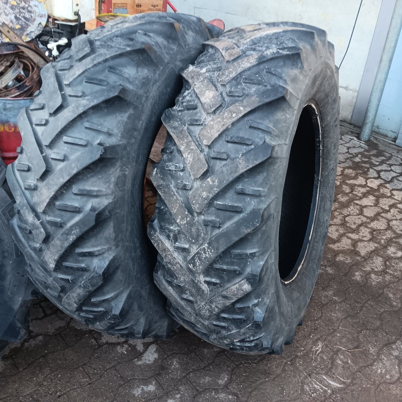 Traktor Pneu Kleber 16.9R30 420/85r30 (Gebraucht) in Degersheim für CHF ...