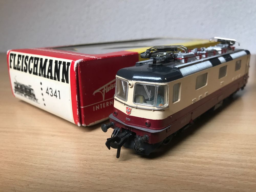 Fleischmann 4341 E-Lok SBB Re 4/4 II TEE H0 GS analog | Acheter sur Ricardo