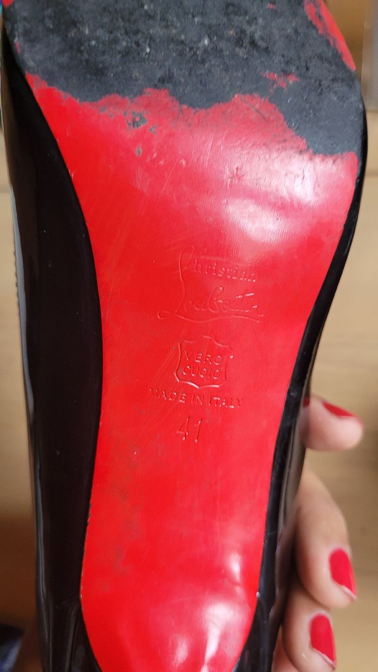 Chaussures Louboutin vernies noires, taille 41, Paris! (D'occasion) à ...